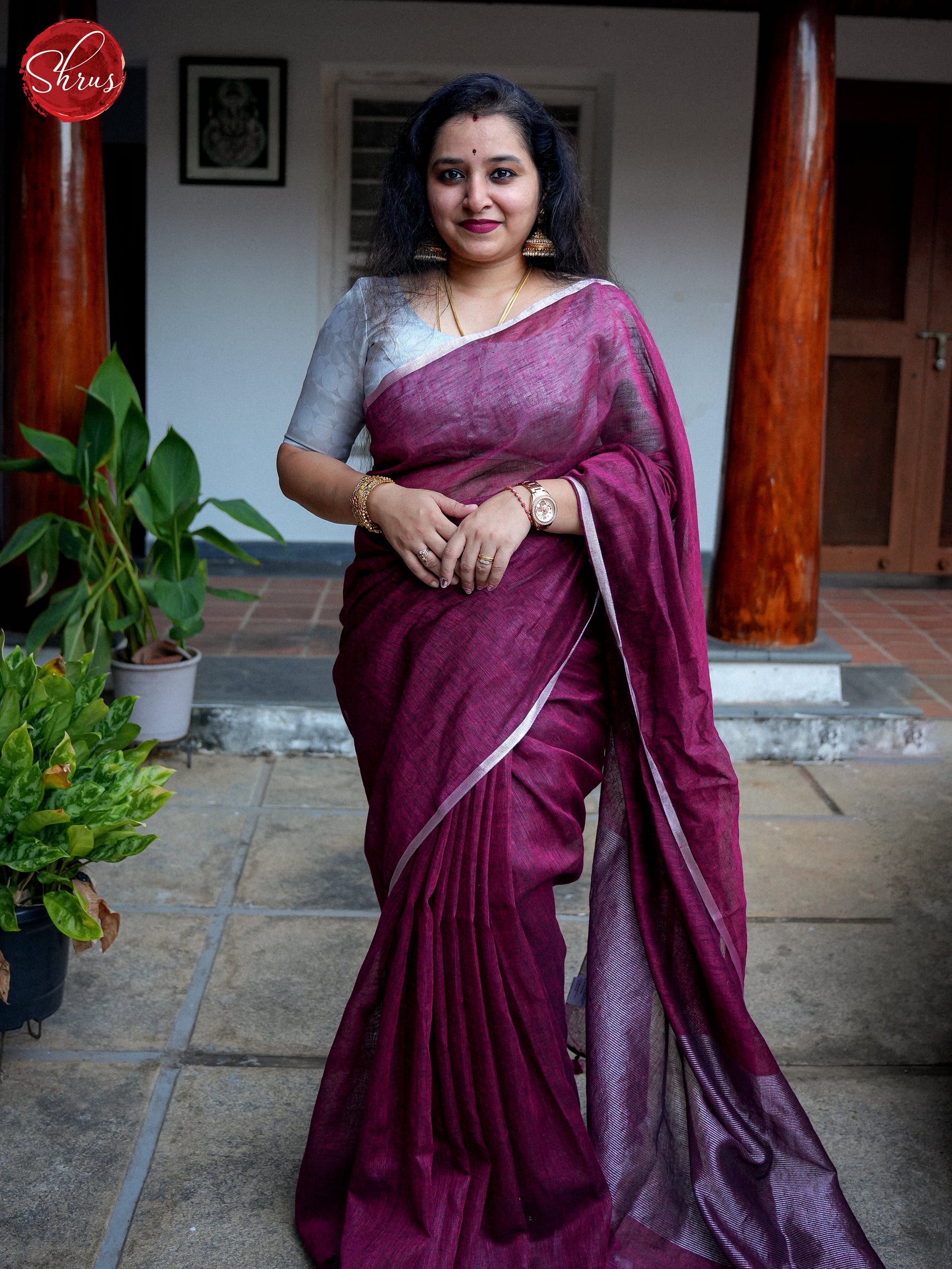 Breezy & Elegant Linen Sarees – Timeless Handlooms | Shrus