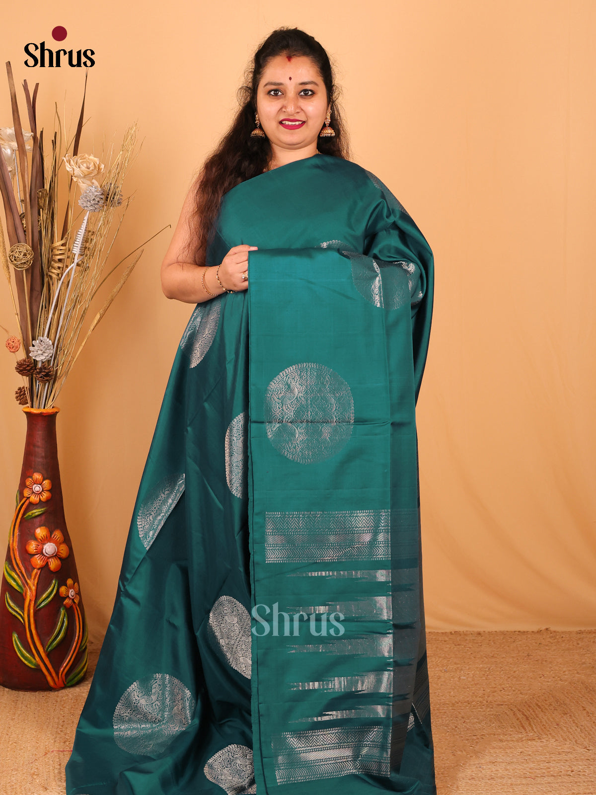 Buy Borderless Peacock Green Soft Silk Saree | Shop Shrus Online