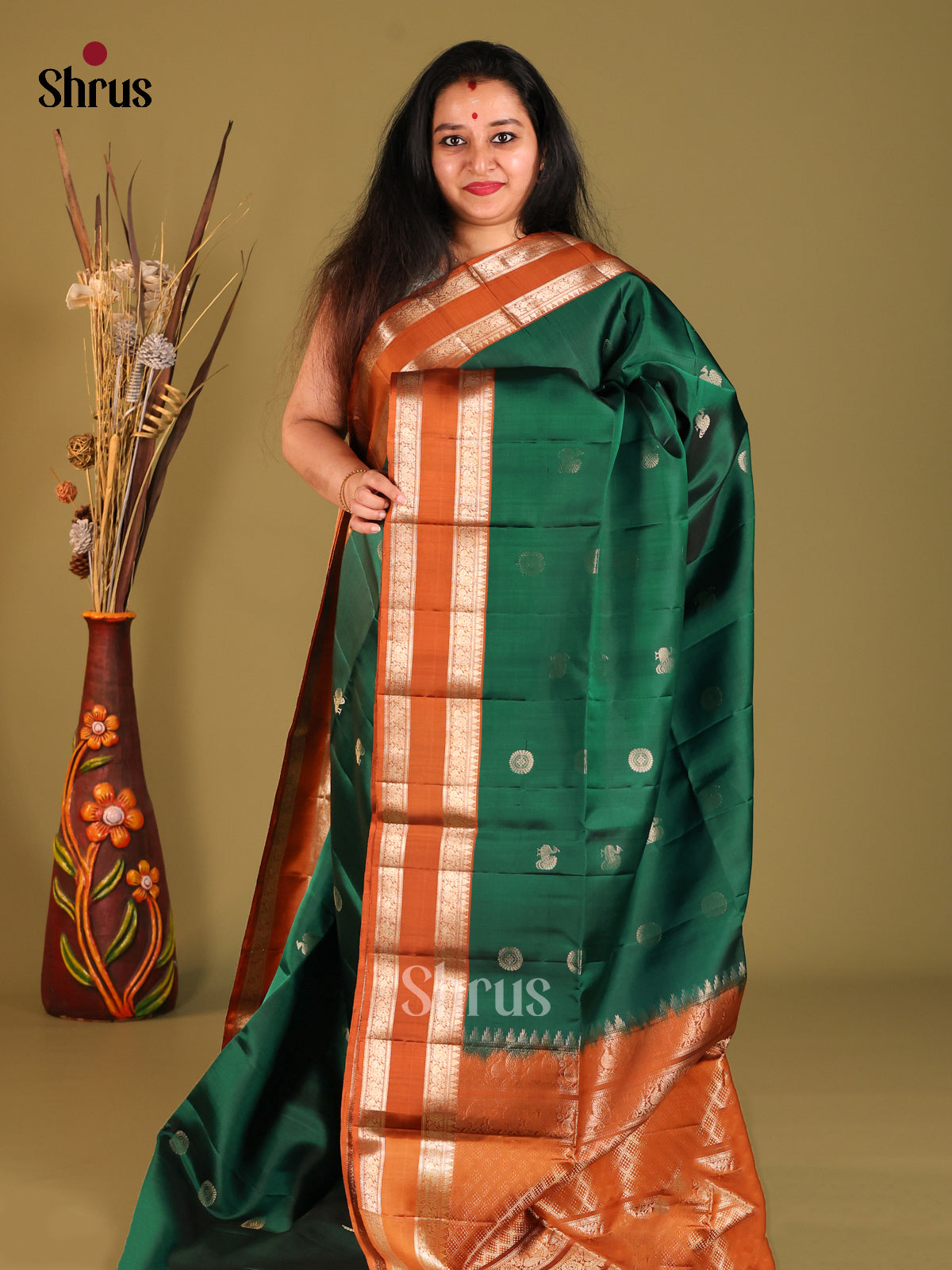 Green & Rust Soft Silk with contrast rettaipet zari border